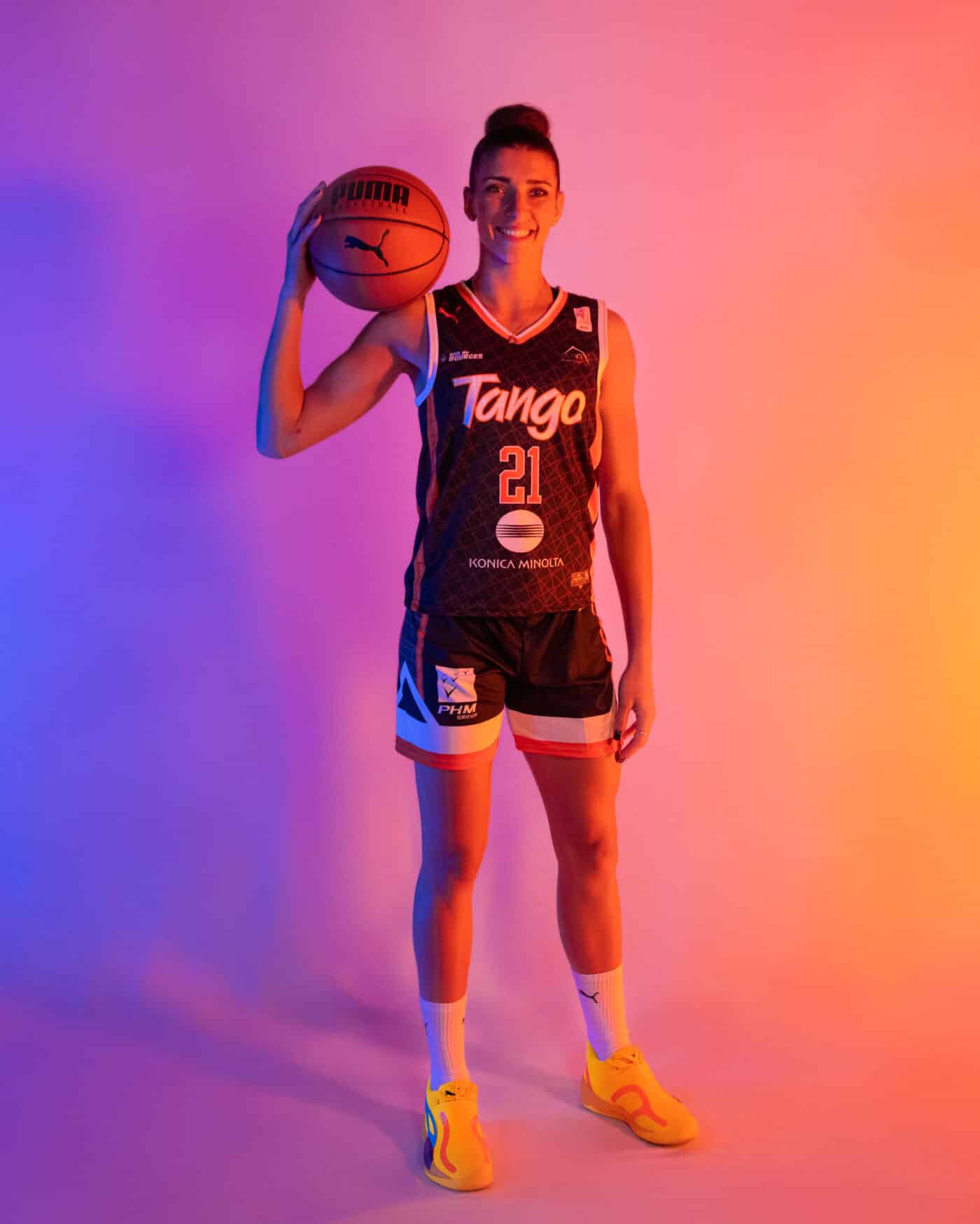 PUMA dévoile les maillots 2022-2023 du Tango Bourges Basket