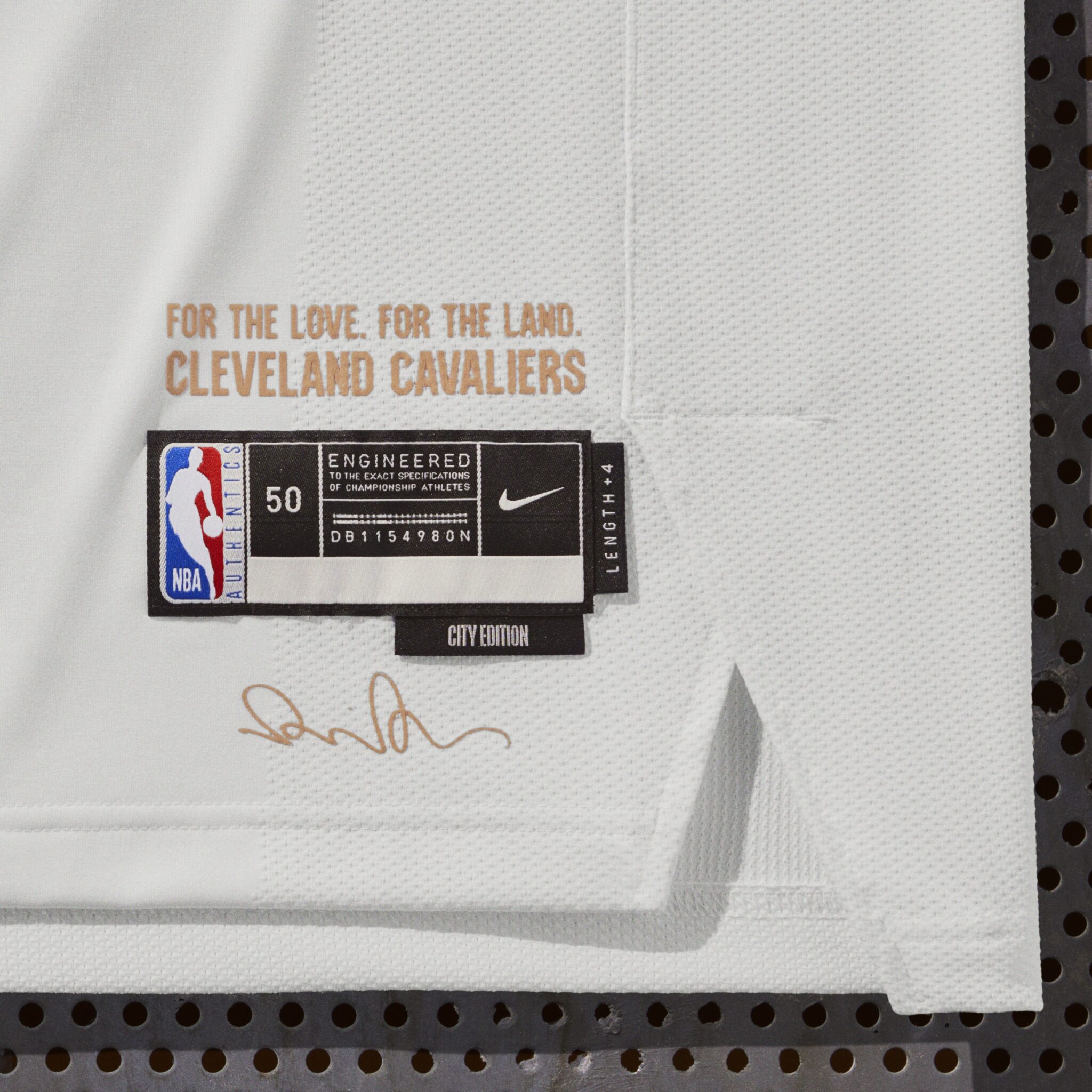 Maillot City Edition 2022-23 des Cavaliers : Cleveland à l'honneur