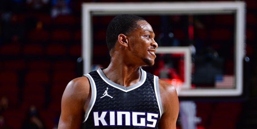 De'Aaron Fox signe chez Curry Brand