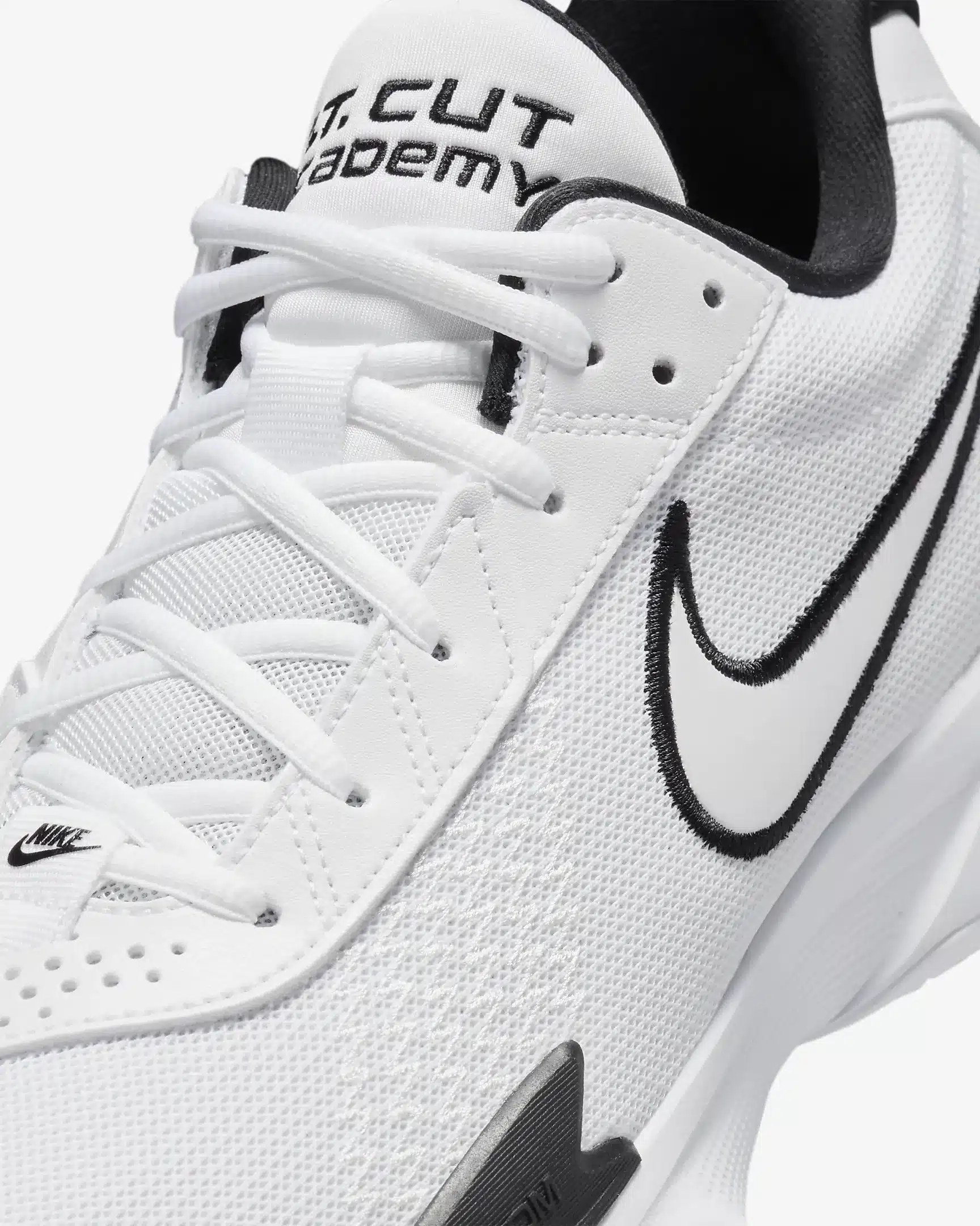 Nike GT Cut Academy White Black : la famille GT s'agrandit