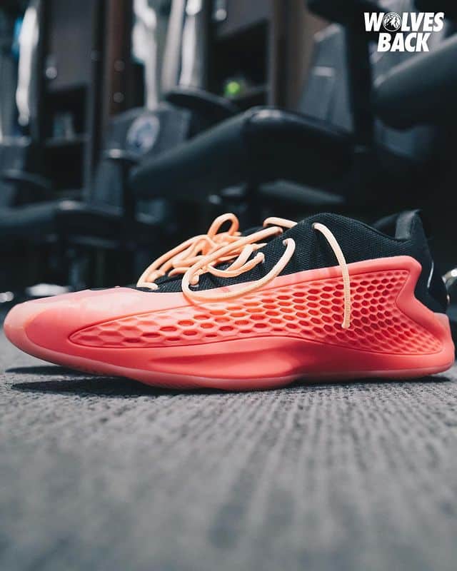 adidas AE 1 Low : Edwards débute les playoffs avec la paire