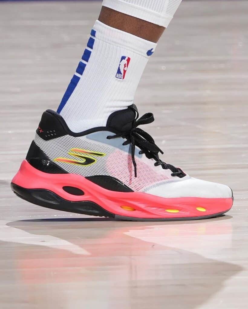 Pourquoi Joel Embiid ne joue pas en Skechers