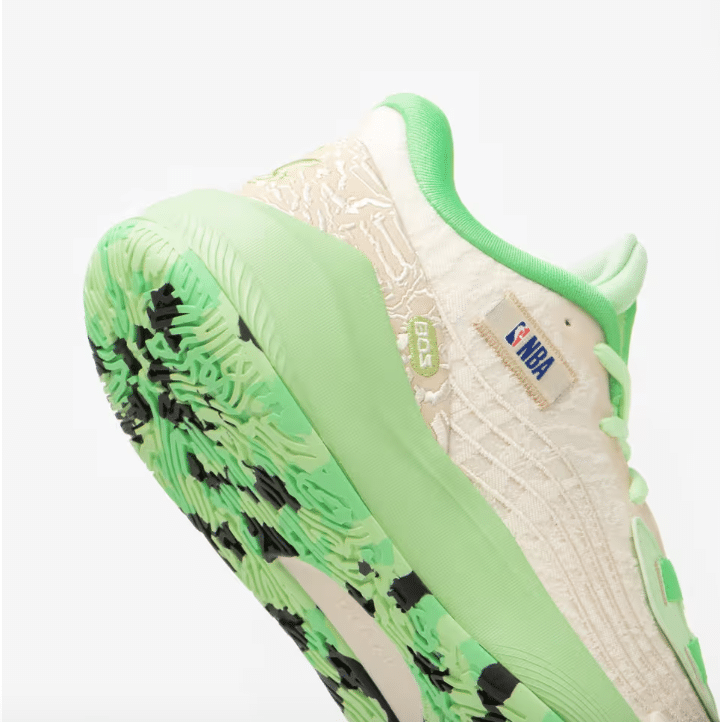 Fast 900 Low : la nouvelle paire de Decathlon Basketball